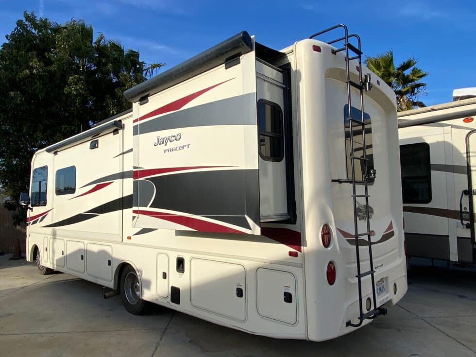 Hydraulic vs. Electric vs. Manual RV Slide-Out System